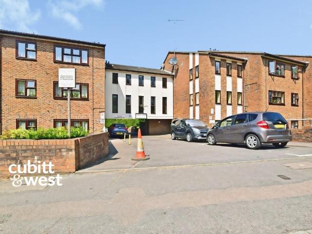 Croydon Road, Caterham CR3, 1 bed flat to rent, £1,200 pcm | PrimeLocation