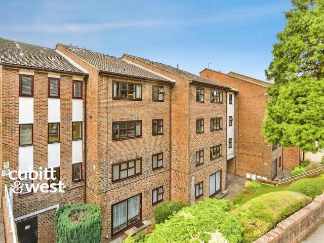 Croydon Road, Caterham CR3 1 bed retirement property to rent £1,150 pcm £265 pw
