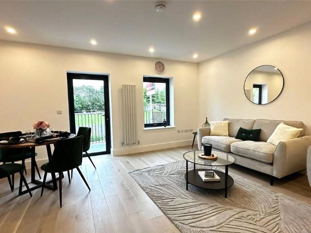 Croydon Road, Caterham, Surrey CR3, 2 bed flat to rent, £1,700 pcm | PrimeLocation