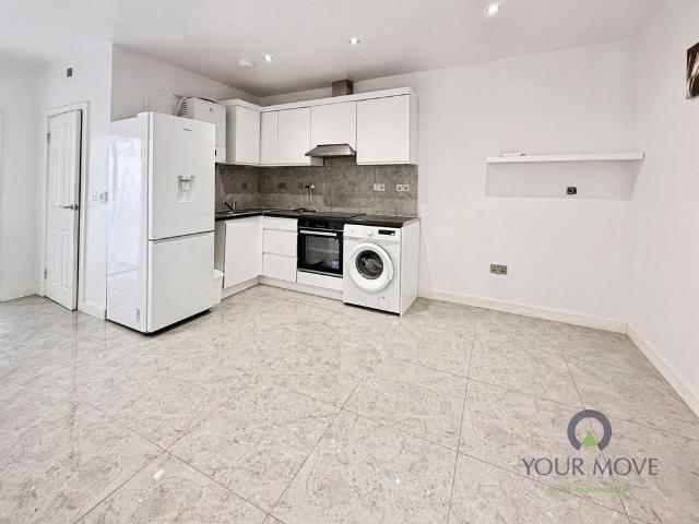 Croydon Road, Croydon CR0 2 bed flat to rent £1,750 pcm £404 pw