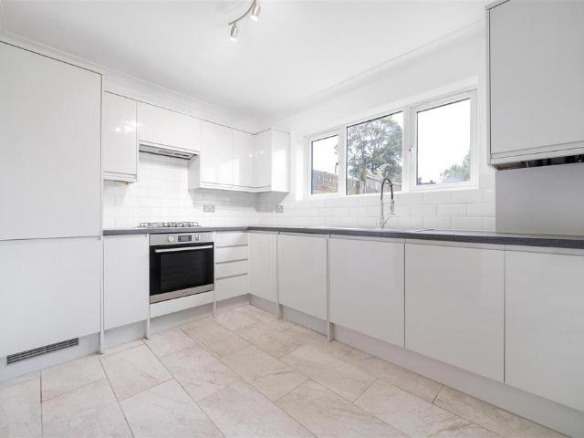 Croydon Road, Anerley, London, SE20 3 bed flat to rent £2,200 pcm £508 pw