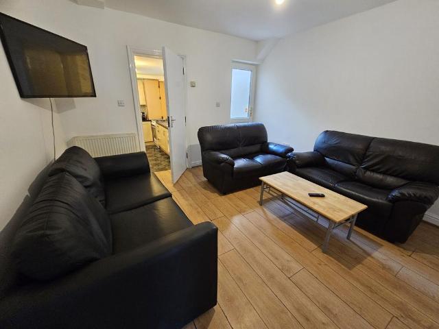 Croydon Road, Bournbrook B29 2 bed terraced house to rent £1,120 pcm £258 pw