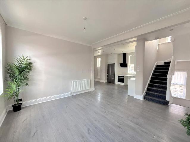 Croydon Road, Beckenham BR3, 4 bed flat to rent, £2,700 pcm | PrimeLocation