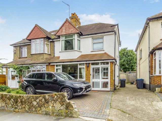 Croydon Road, Beddington, Croydon, CR0 3 bed semi detached house to rent £2,300 pcm £531 pw
