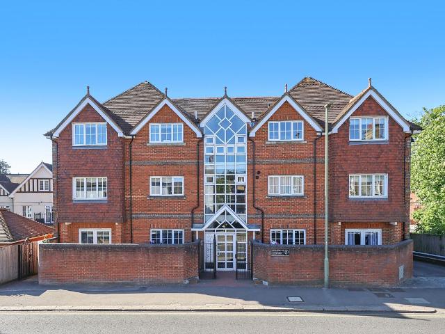 Croydon Road, Reigate, Surrey RH2, 2 bed flat to rent, £1,850 pcm | PrimeLocation