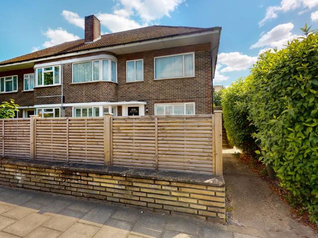 Croydon Road, West Wickham BR4, 2 bed maisonette to rent, £1,650 pcm | PrimeLocation