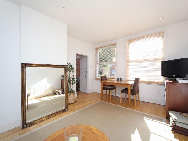 Crockerton Road, London SW17, 1 bed flat to rent, £2,200 pcm | PrimeLocation