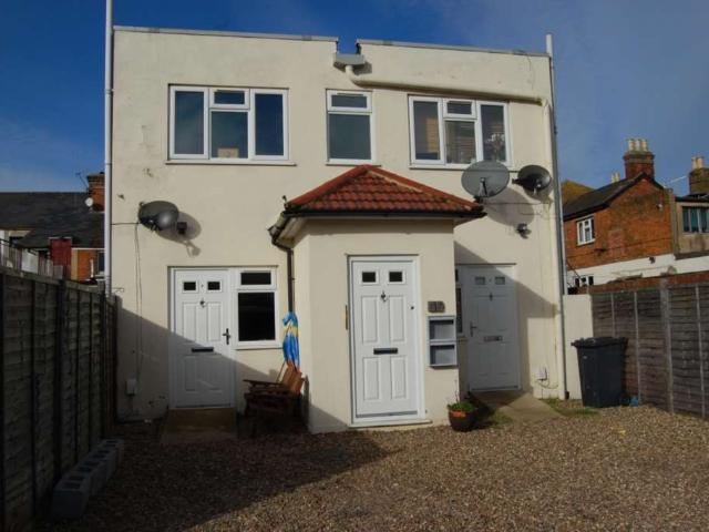 Crockford Park Road, Addlestone KT15, 2 bed flat to rent, £1,355 pcm | PrimeLocation