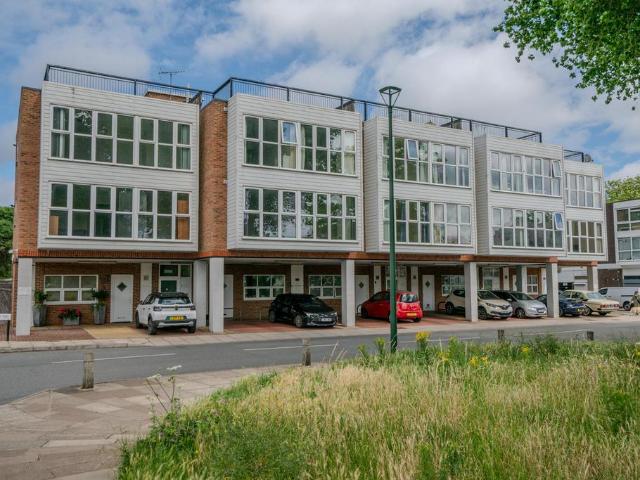 Croft Way, Richmond, TW10 1 bed apartment to rent £1,850 pcm £427 pw