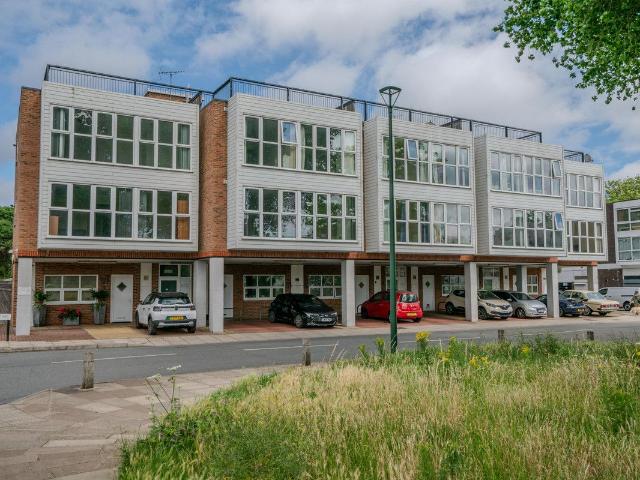 Croft Way, Richmond TW10, 1 bed flat to rent, £1,850 pcm | PrimeLocation