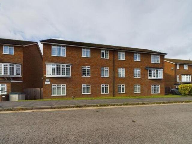 Croft Court, Croft Road, 2 Bedroom Flat