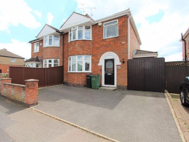 Croft Drive, Wigston, Leicester LE18, 3 bed semi detached house to rent, £1,250 pcm | PrimeLocation