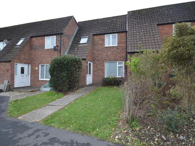 Croft Mead, Chichester, PO19 3 bed terraced house to rent £1,550 pcm £358 pw