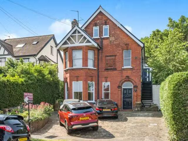 Croft Road, Sutton 2 bed apartment for sale £325,000