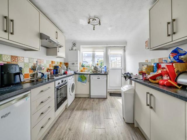 Croftmead, Chichester 4 bed house to rent £1,950 pcm £450 pw