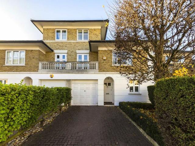 Crofton Avenue, London W4 4 bed house to rent £5,750 pcm £1,327 pw
