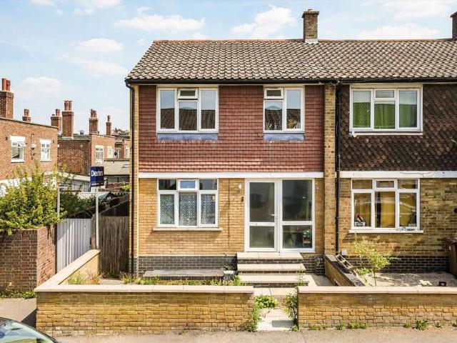 Crofton Park Road, London SE4 5 bed semi detached house to rent £4,000 pcm £923 pw