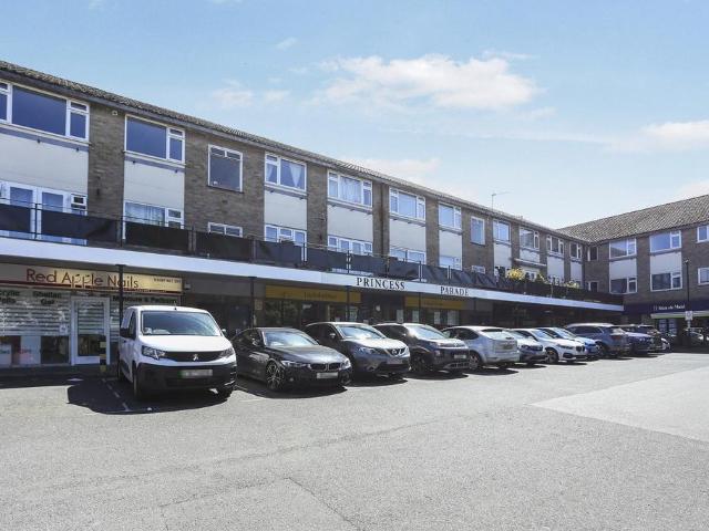 Crofton Road Princess Parade BR6 2 bed flat to rent £1,600 pcm £369 pw