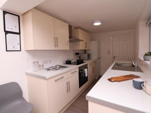 Crofton Street, Manchester M14 7 bed house to rent £4,975 pcm £1,148 pw