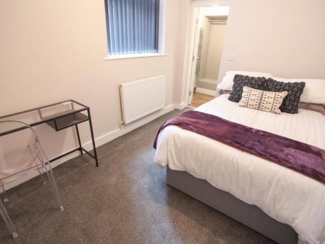 Crofton Street, Rusholme M14 6 bed terraced house to rent £3,250 pcm £750 pw