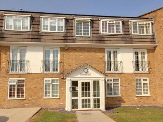 Crofton Way, Enfield, 2 Bedroom Flat