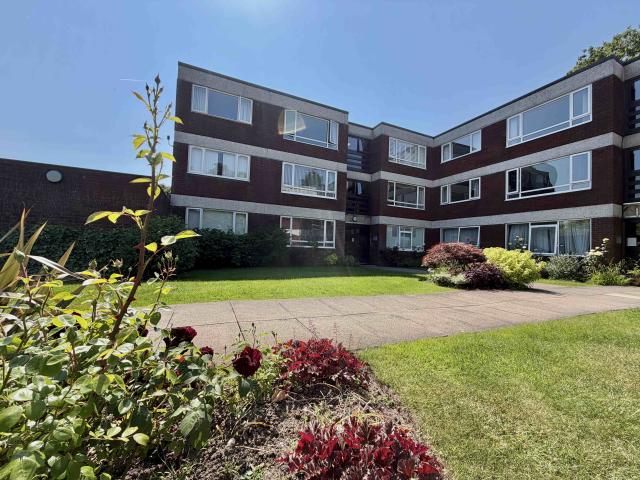 Crofters Court £1,300pm