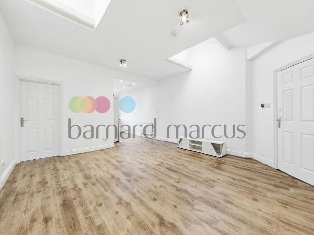 Croham Road, South Croydon CR2, 2 bed flat to rent, £1,600 pcm | PrimeLocation