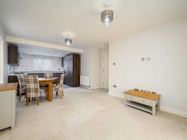 Croll Gardens, Perth PH1, 2 bed flat to rent, £895 pcm | PrimeLocation
