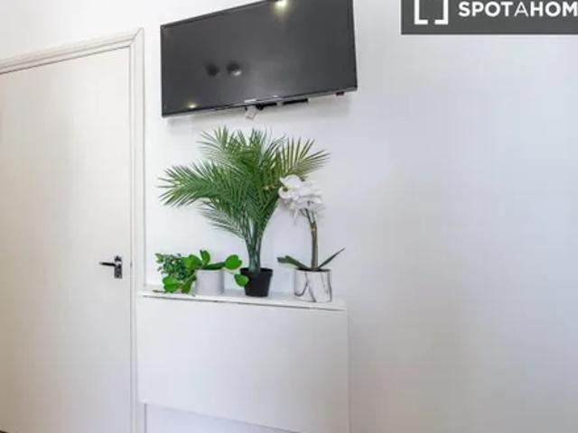 Cromarty Villas, 2 Queensborough Terrace, London, W2 3SX, United Kingdom | Studio apartment for rent #156115329 | Rentberry