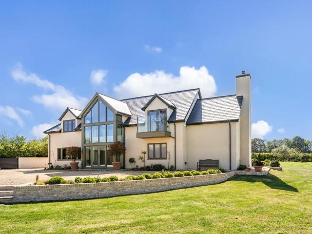 Cromer SG2 5 bed detached house to rent £7,500 pcm £1,731 pw