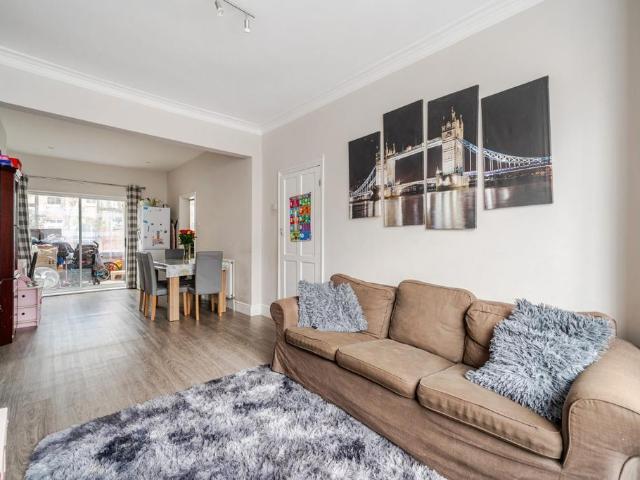 Cromer Road, Tooting, London, SW17 3 bed terraced house to rent £2,600 pcm £600 pw