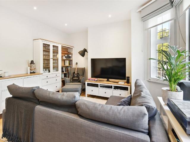 Crompton Court, Brompton Road, Chelsea SW3, 3 bed flat to rent, £3,792 pcm | PrimeLocation