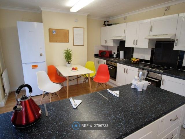 Cromwell Avenue, Aylesbury HP19, Room to rent, £725 pcm | PrimeLocation