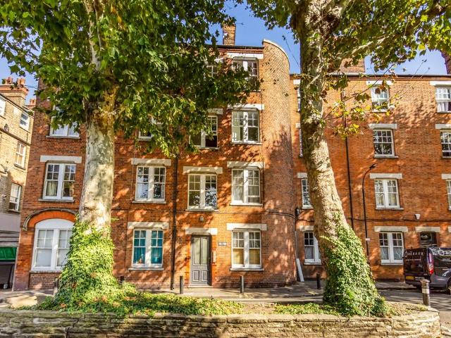 Cromwell Avenue, London, W6 2 bed flat to rent £2,000 pcm £462 pw