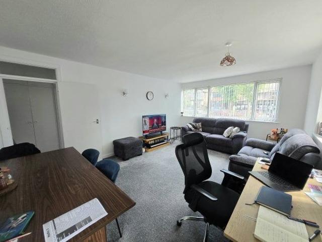 Cromwell Court BN3 3EF 2 bedroom flat to rent