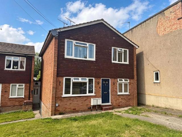 Cromwell Court, Cromwell Road. 2 bed maisonette to rent £1,650 pcm £381 pw
