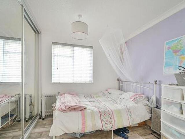 Cromwell Close, Acton, 2 Bedroom Flat