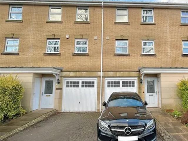 Cromwell Close, London, BR2 9GD, United Kingdom | 3 bed townhouse for rent #139404765 | Rentberry