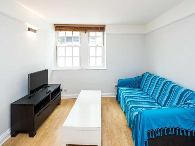 Cromwell Lodge Room one bed
