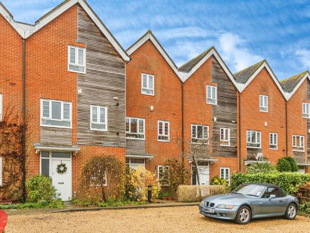 Cromwell Place, King Henrys Road. 4 bed house to rent £2,250 pcm £519 pw