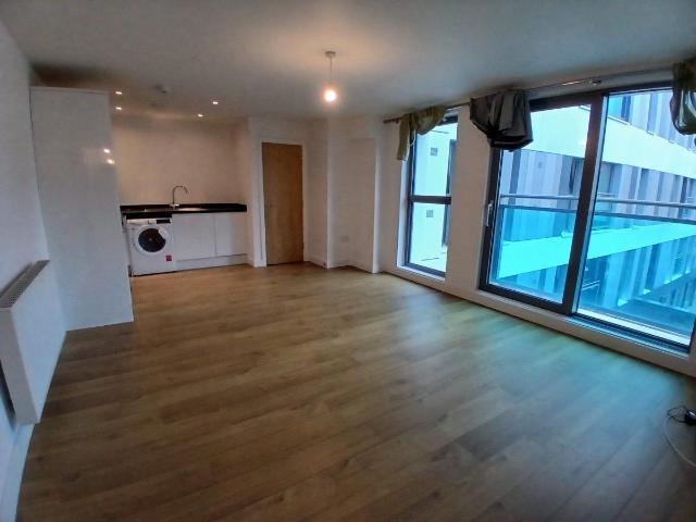 Cromwell Place, Redhill RH1, 2 bed flat to rent, £1,650 pcm | PrimeLocation