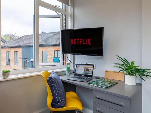 Cromwell Range, Manchester M14 Studio to rent £1,018 pcm £235 pw