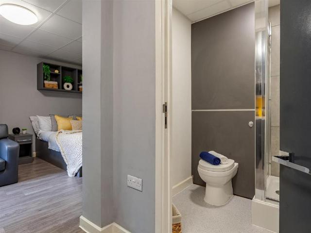 Cromwell Range, Manchester M14 Studio to rent £1,148 pcm £265 pw