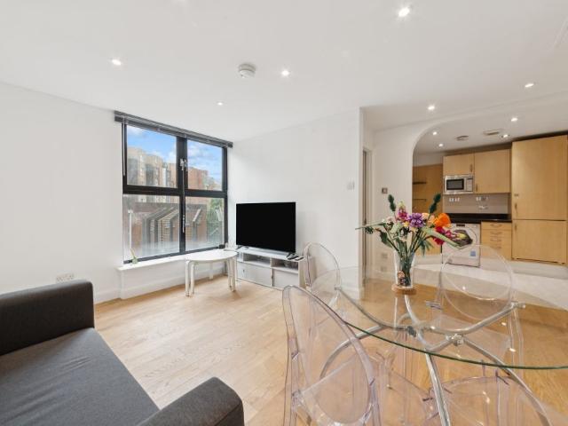 Cromwell Road, Earl’S Court SW7, 2 bed flat to rent, £3,000 pcm | PrimeLocation