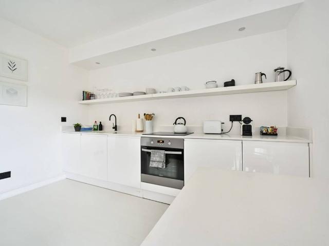Cromwell Road, Earls Court, London SW5, Studio to rent, £3,012 pcm | PrimeLocation
