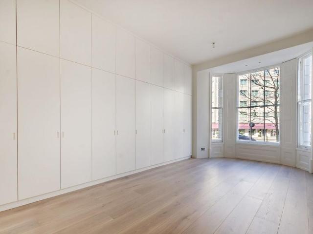 Cromwell Road, Earls Court, London, SW5 Studio to rent £2,124 pcm £490 pw