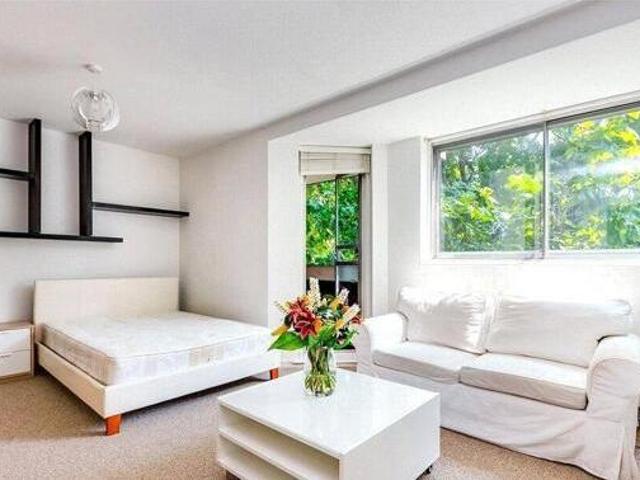 Cromwell Road, Earls Court, Studio Flat For