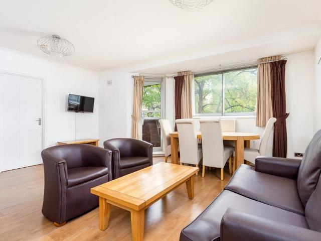 Cromwell Road, Earls Court, SW5 1 bed flat to rent £2,500 pcm £577 pw