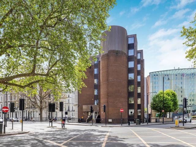 Cromwell Road, Earls Court SW5, 3 bed flat to rent, £3,500 pcm | PrimeLocation