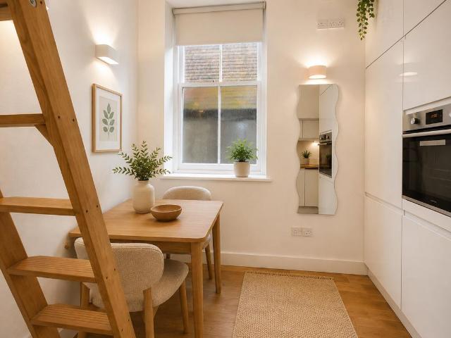 Cromwell Road, Earls Court SW5, Studio to rent, £1,100 pcm | PrimeLocation